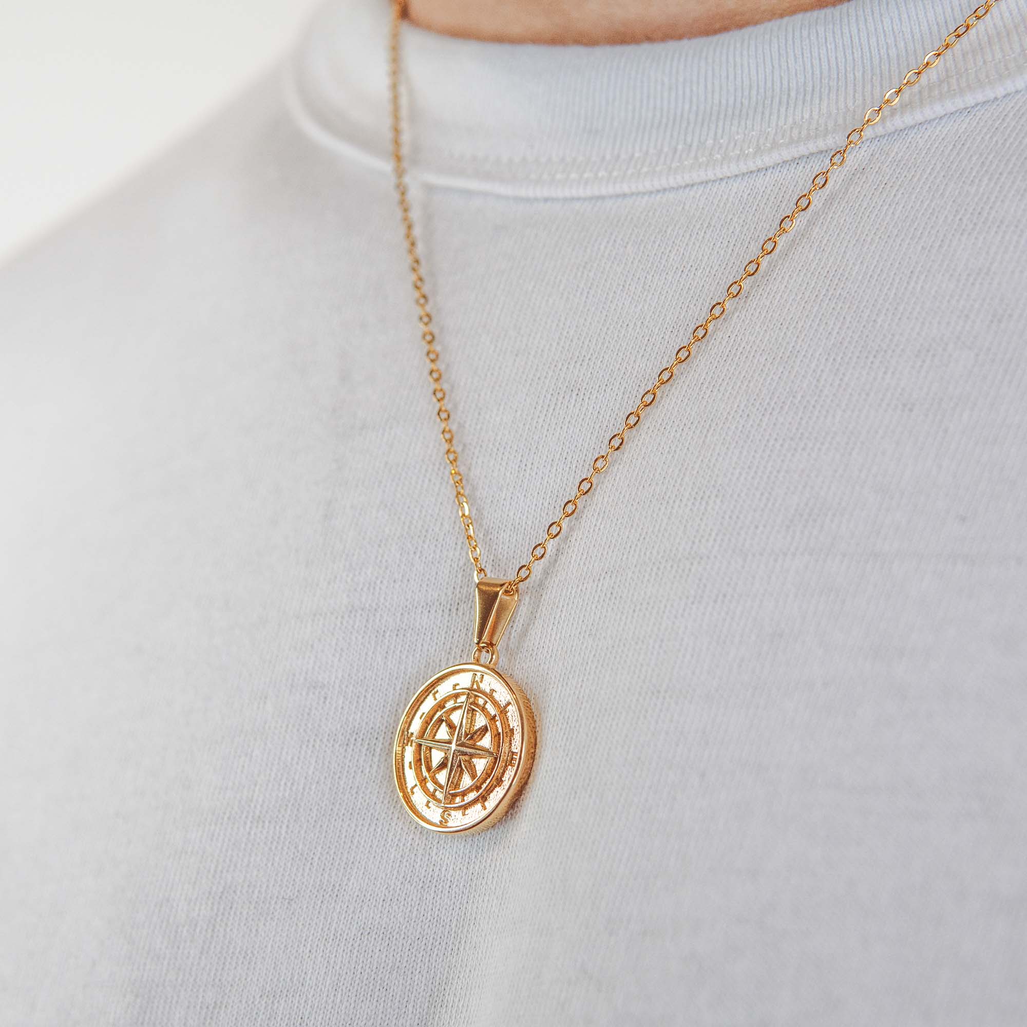 Compass Pendant (Gold) – ROYALIS Melbourne
